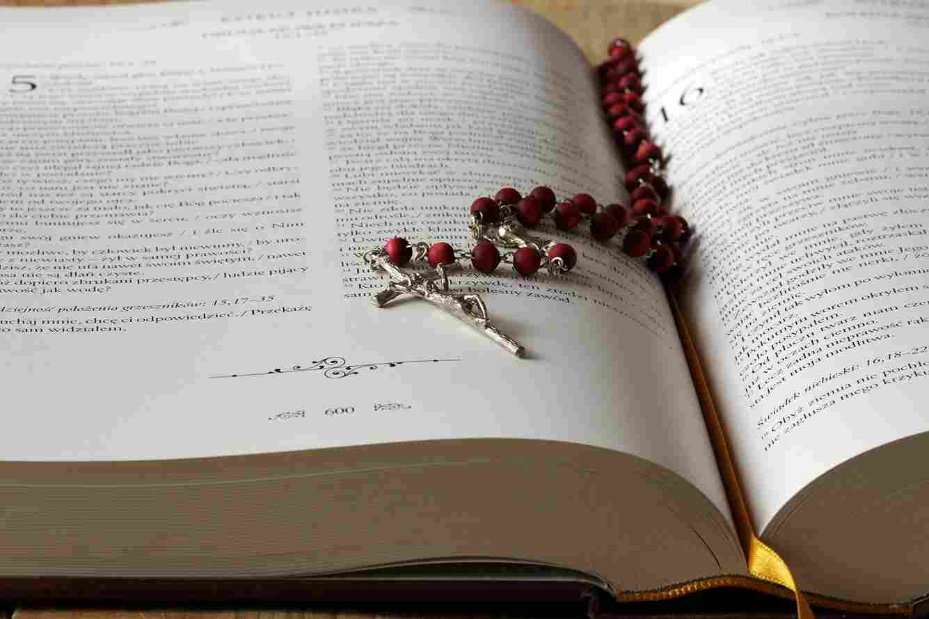 15 Hope-Filled Christian Faith Reading Challenge Ideas - † ️️ Daily ...